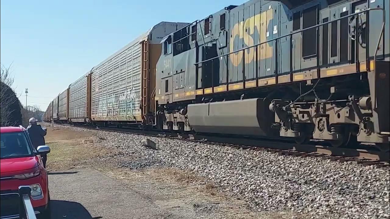 Northbound NS200 intermodal has to stop on one as CSX autorack passes him on track two - YouTube