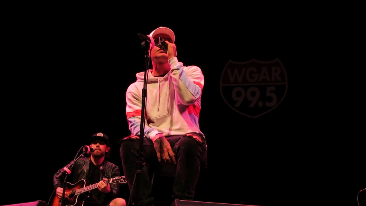 Kane Brown "3 Wooden Crosses" Tribute for Vegas Victims - YouTube