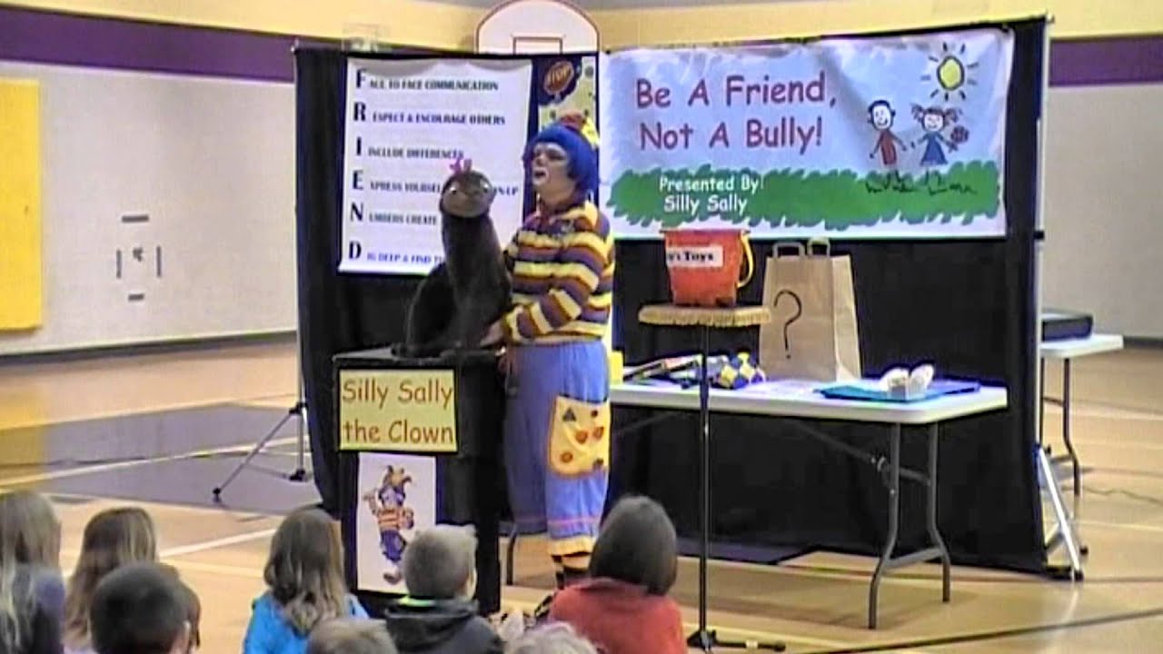 Silly Sally the Clown & Suzy The Seal-Axtell puppet - YouTube