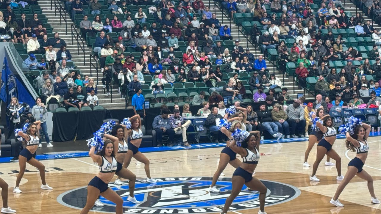 Watching Dallas Basketball Game - Dallas Mavericks - YouTube