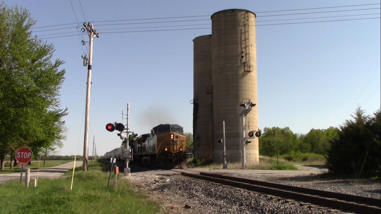 CSX M642 with CSX 106 and CSX 450 (YN2 Paint) in Ash Grove, Indiana ...