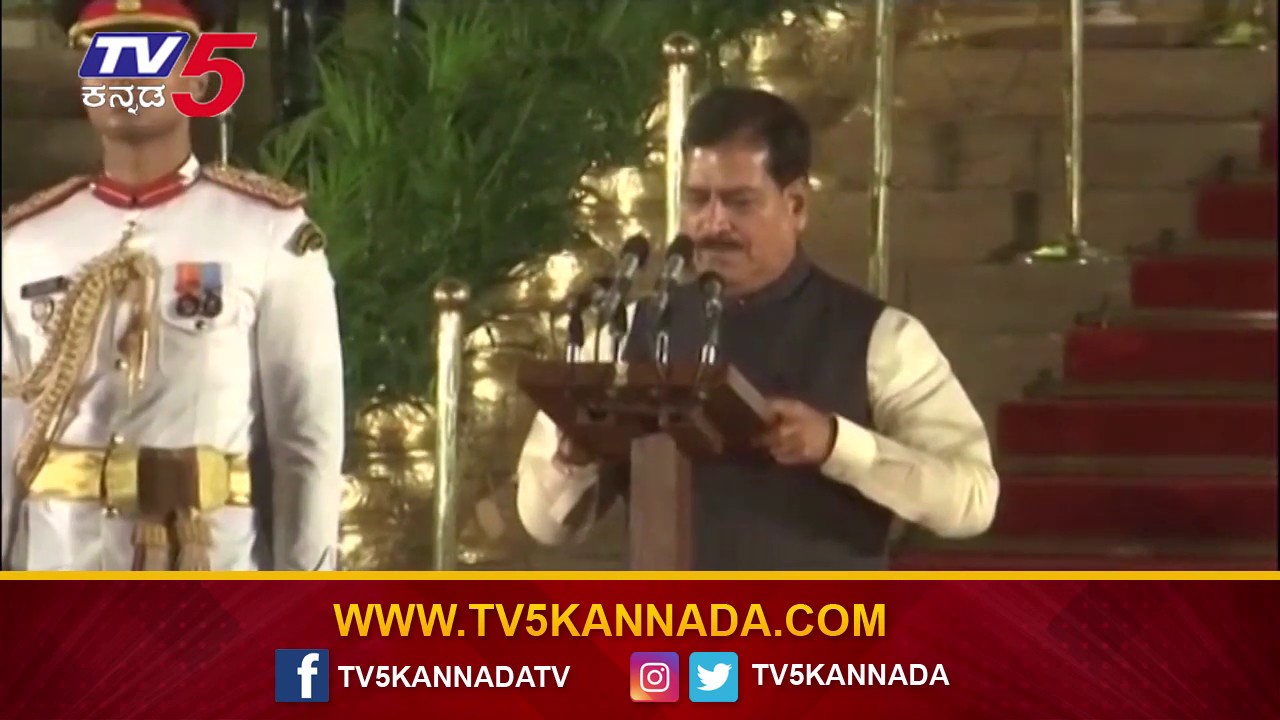 Suresh Angadi Takes Oath As Cabinet Minister | TV5 Kannada - YouTube