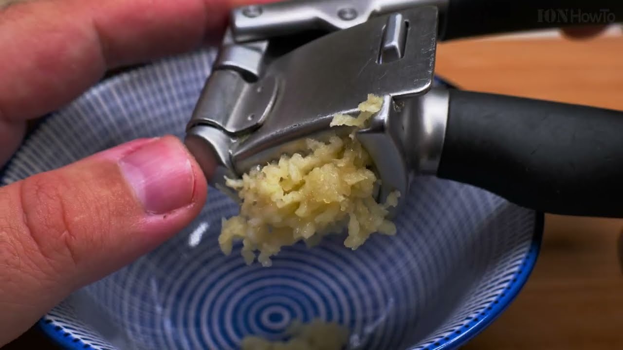 How to Use a Garlic Press the Right Way Correctly - YouTube