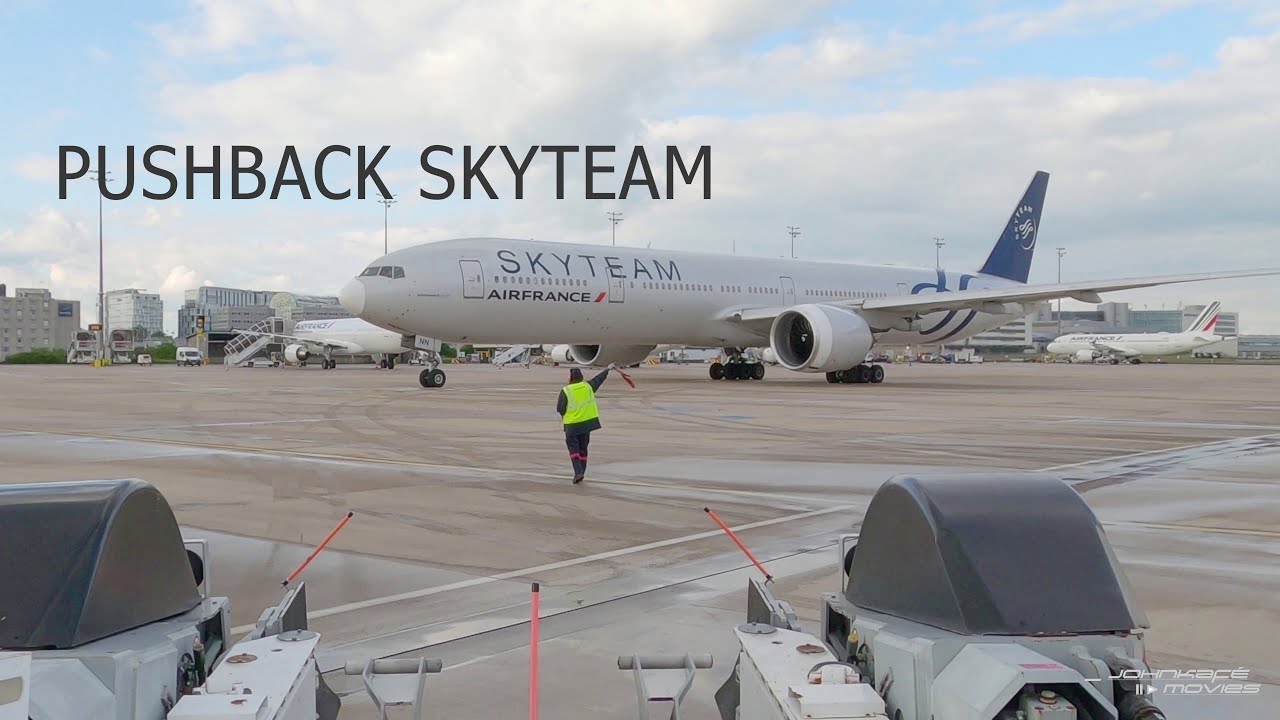Pushback Triple 7 AF Skyteam - YouTube