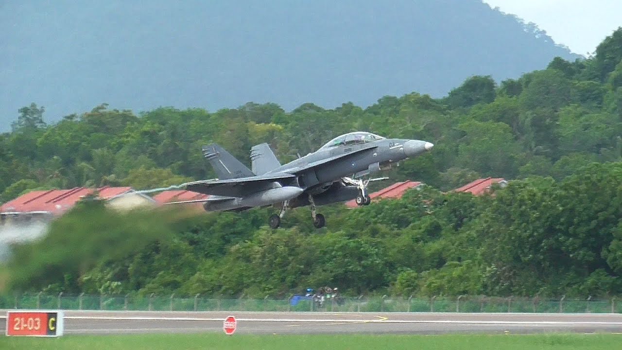 24/05/2023 LIMA 2023 Static Displays & Planespotting - YouTube