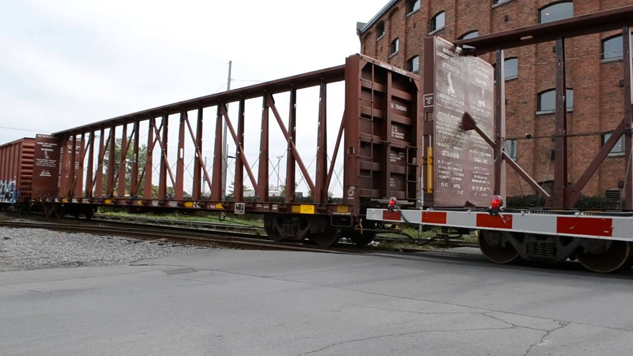 CN FREIGHT TRAIN ACTION IN MONTREAL QUEBEC - YouTube