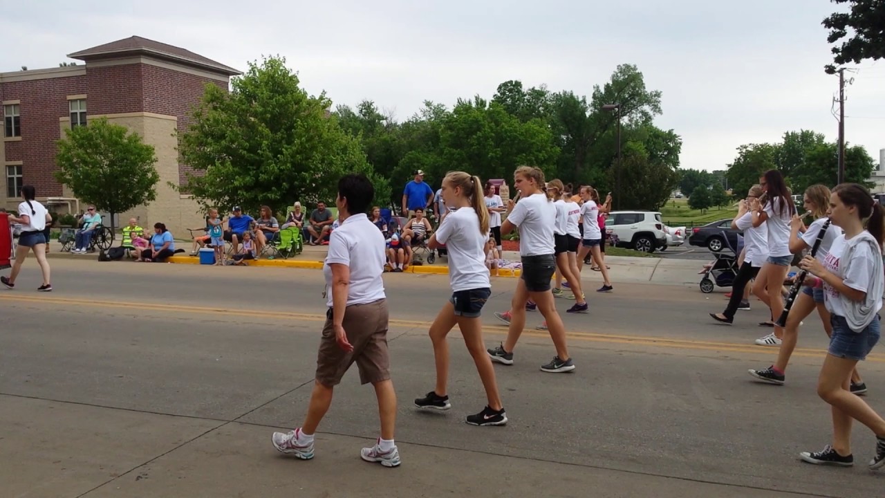 Butter Fest Parade 2017 - Middle School Band - YouTube