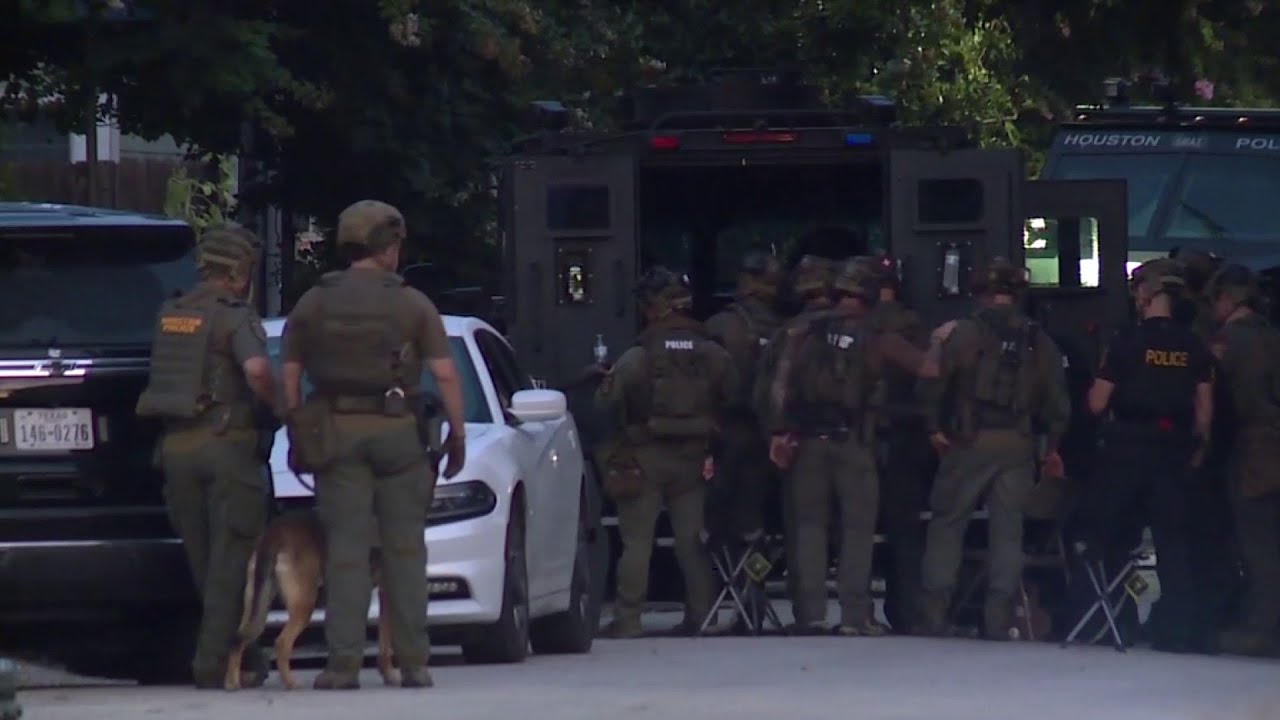Police shoot, kill woman during SWAT standoff in Houston's Heights ...