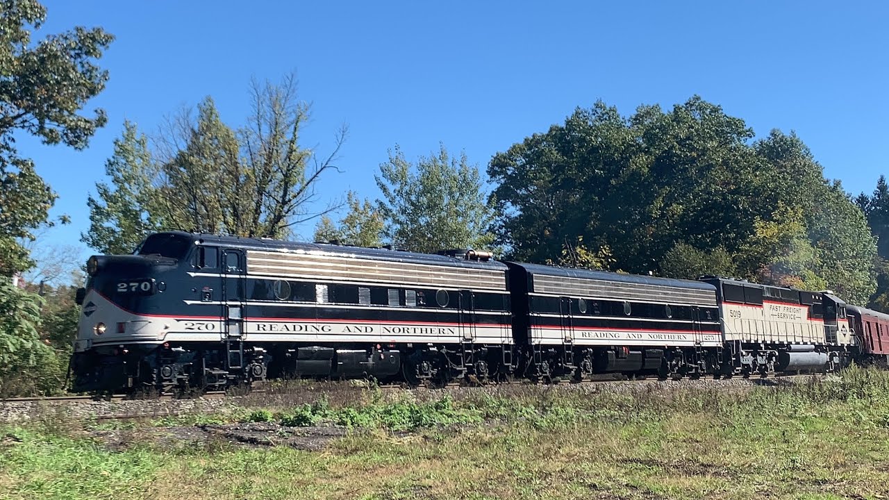 Fall foliage on the Reading and northern - YouTube