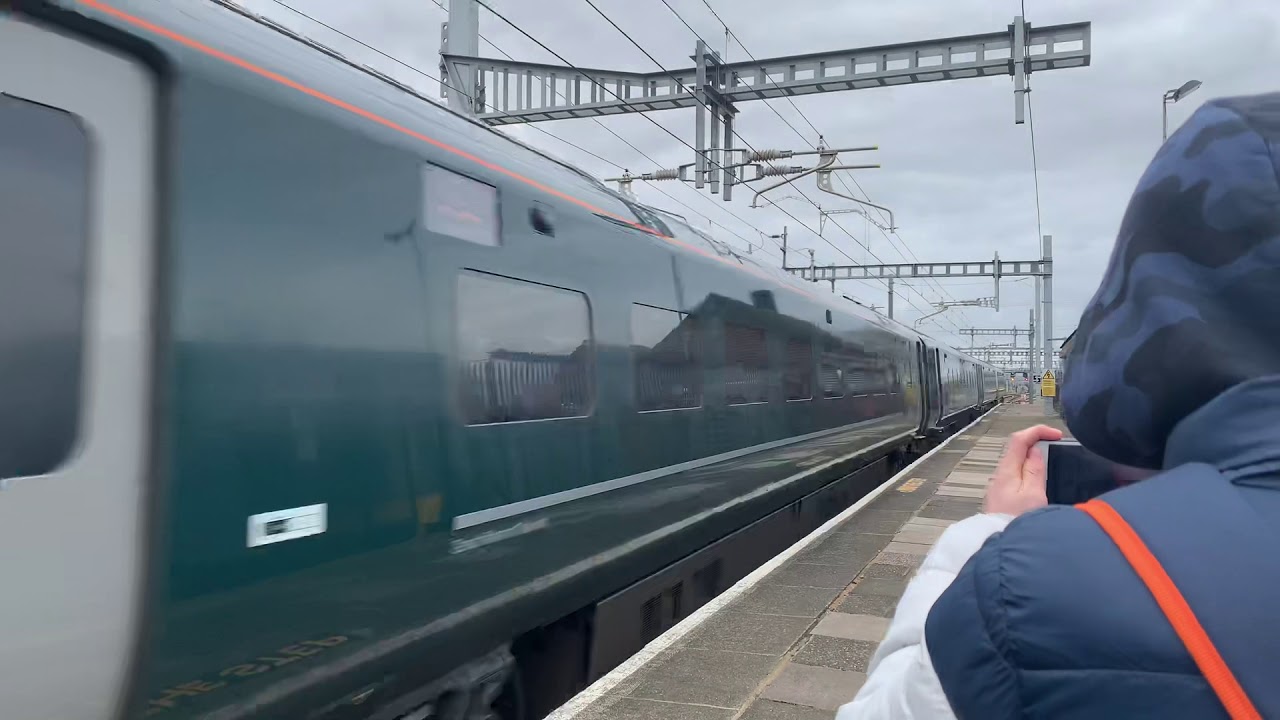 GWR Class 800 passing Pilning Station - YouTube