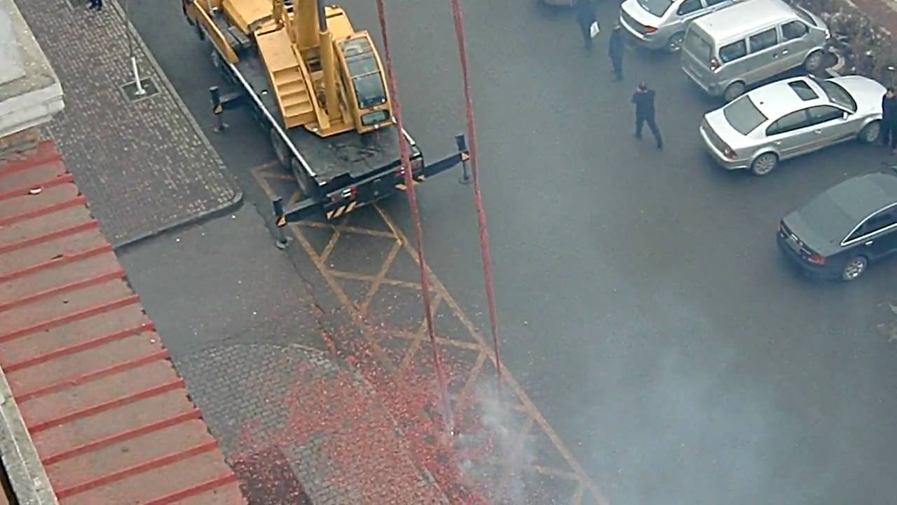 Massive...Chinese firecrackers.. BOOM - YouTube