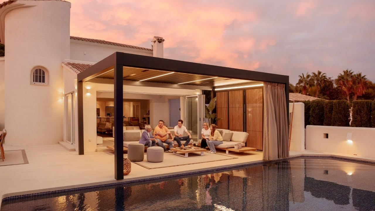 This is how a Friday night should look like | Outdoor Renson pergola ...