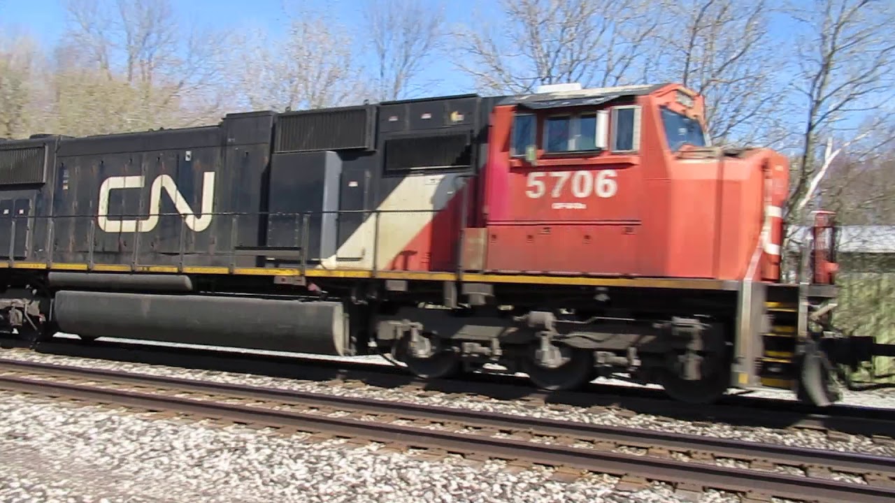 CN 5706 heads an Eastbound local train with a new CN covered hopper at Vicksburg, MI - YouTube