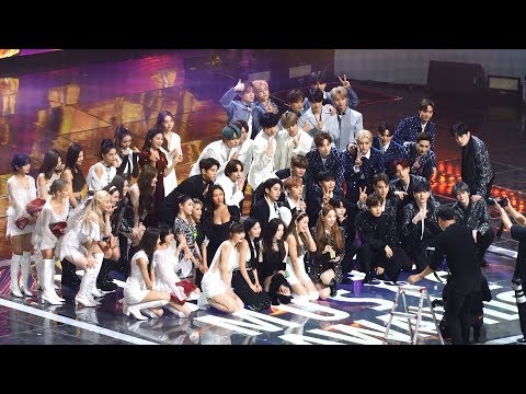 200130 Ending (단체사진) TWICE, Red Velvet, TAEYEON, ITZY, Mamamoo, NCT, NUEST, MONSTA X, TXT 4K fancam