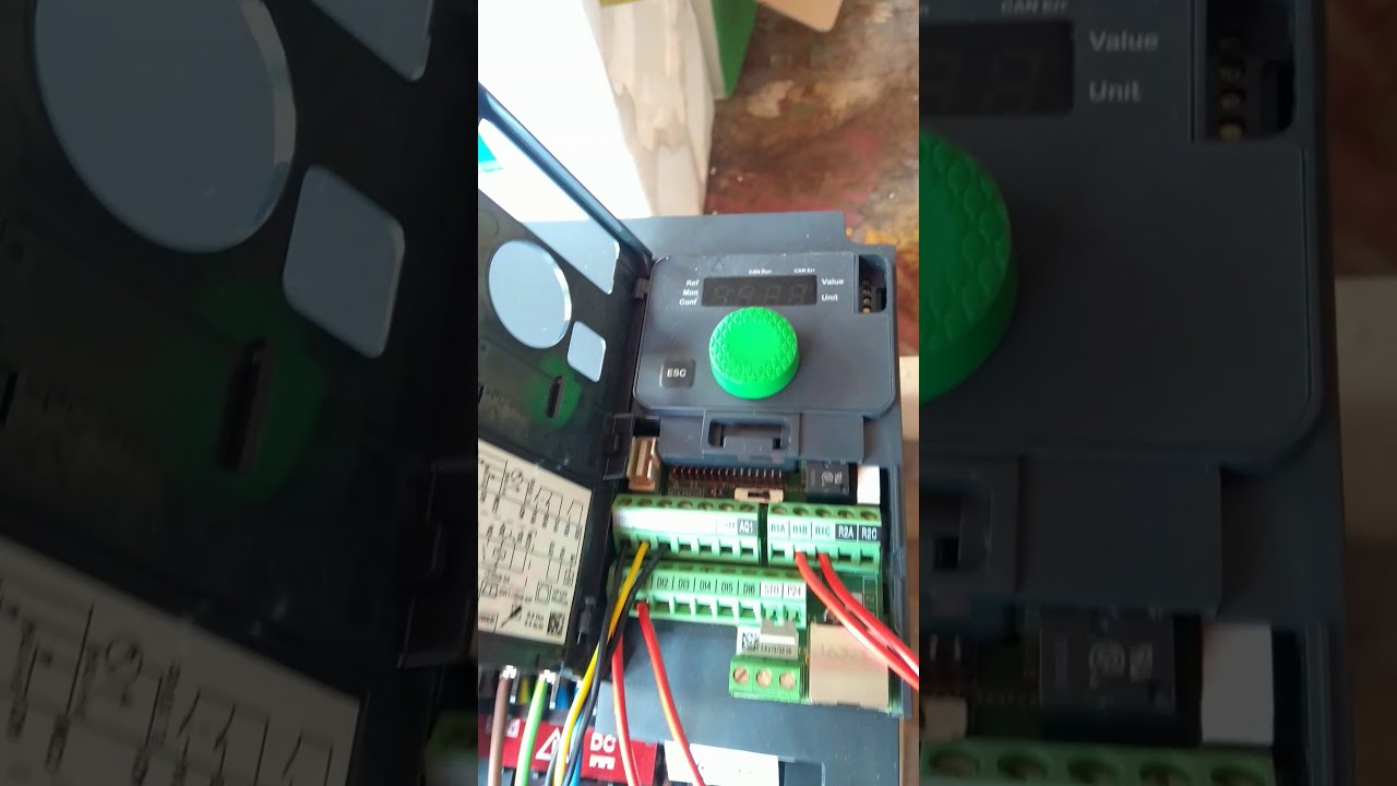 Inverter Schneider ATV320 2,2KW 380V - YouTube