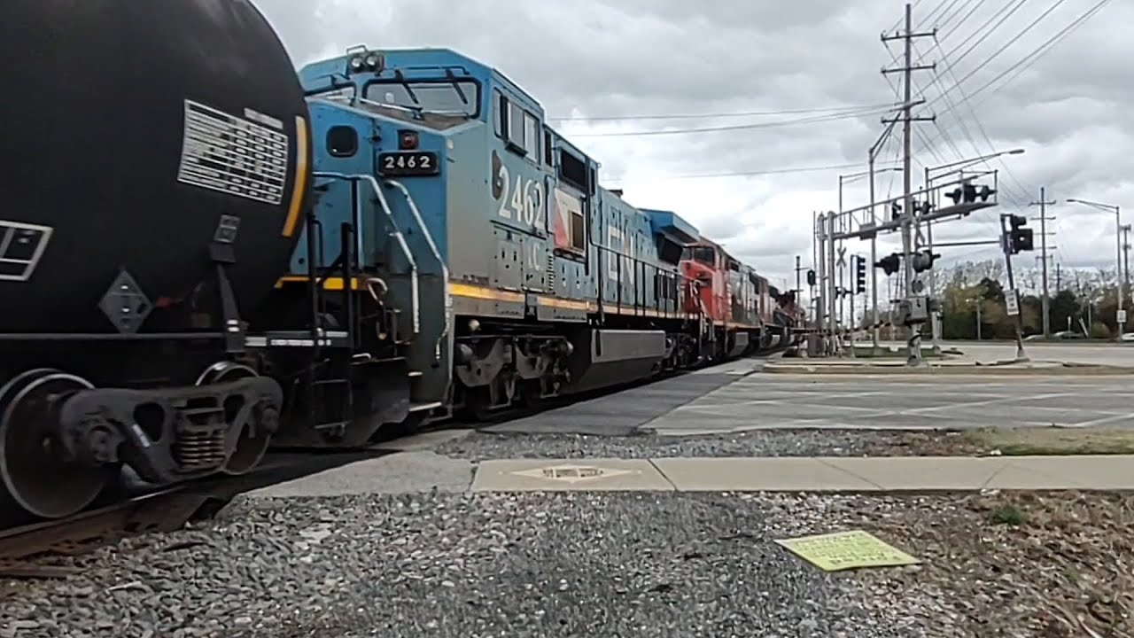 CN M337 ft.IC Blue Devil 2462 & Cowl unit CN 2446 4/23/23 - YouTube