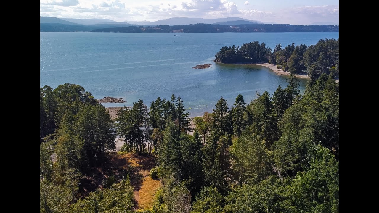 667 Towner Park Road, Victoria, British Columbia - YouTube