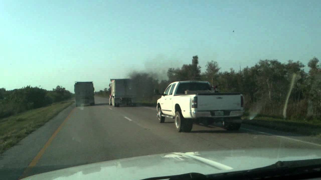 Cat 3406e vs Cummins Big Cam 400 - YouTube