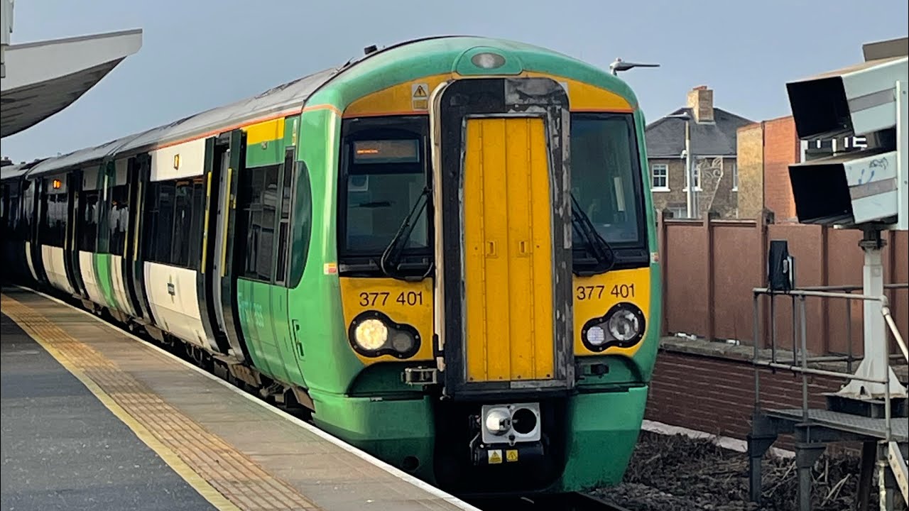 Southern class 377 departing Balham for east croydon - YouTube
