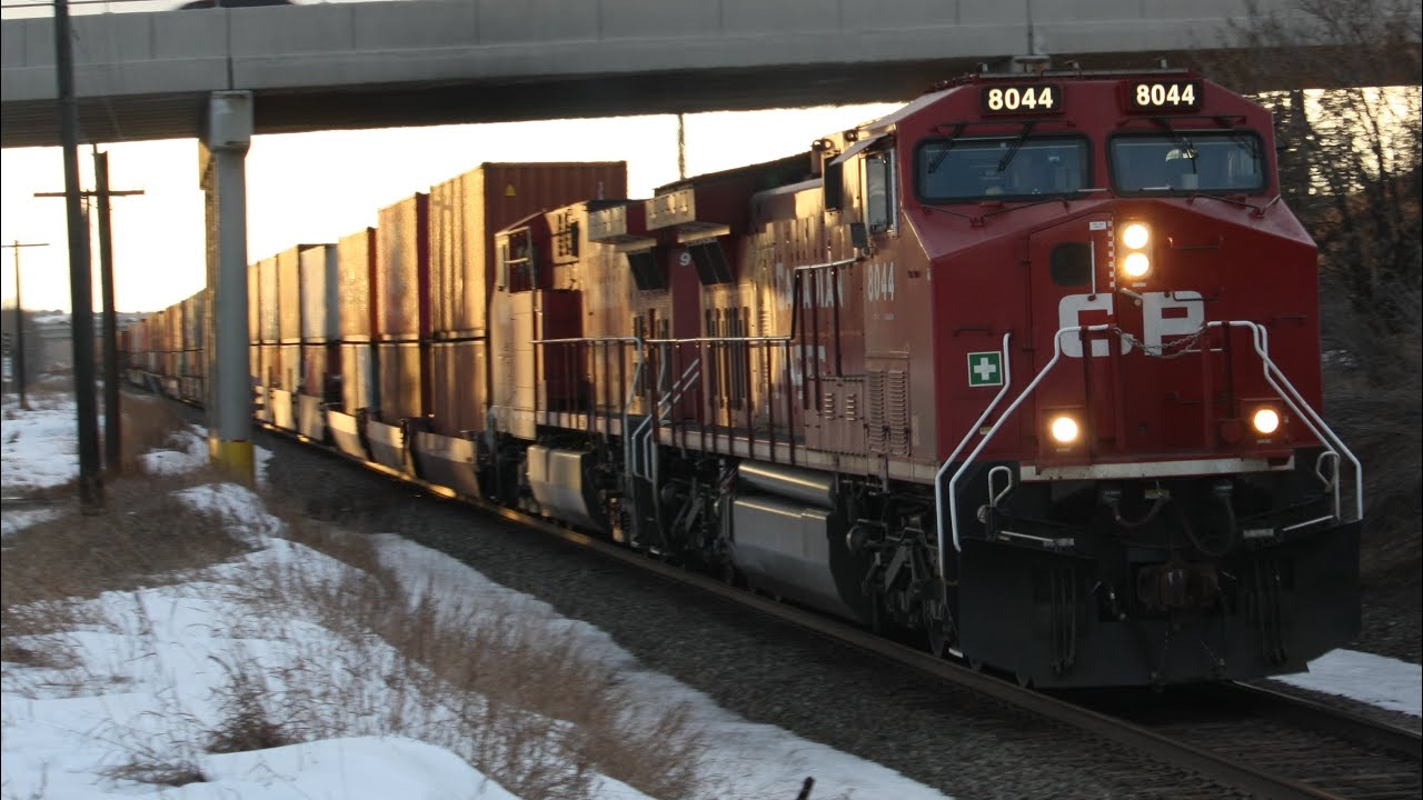 5 ENGINES!!!! Canadian Pacific Intermodal (CP 198) East at Keith ...
