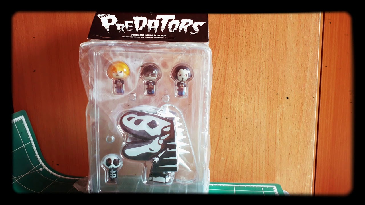 review the predators x medicom toy - YouTube