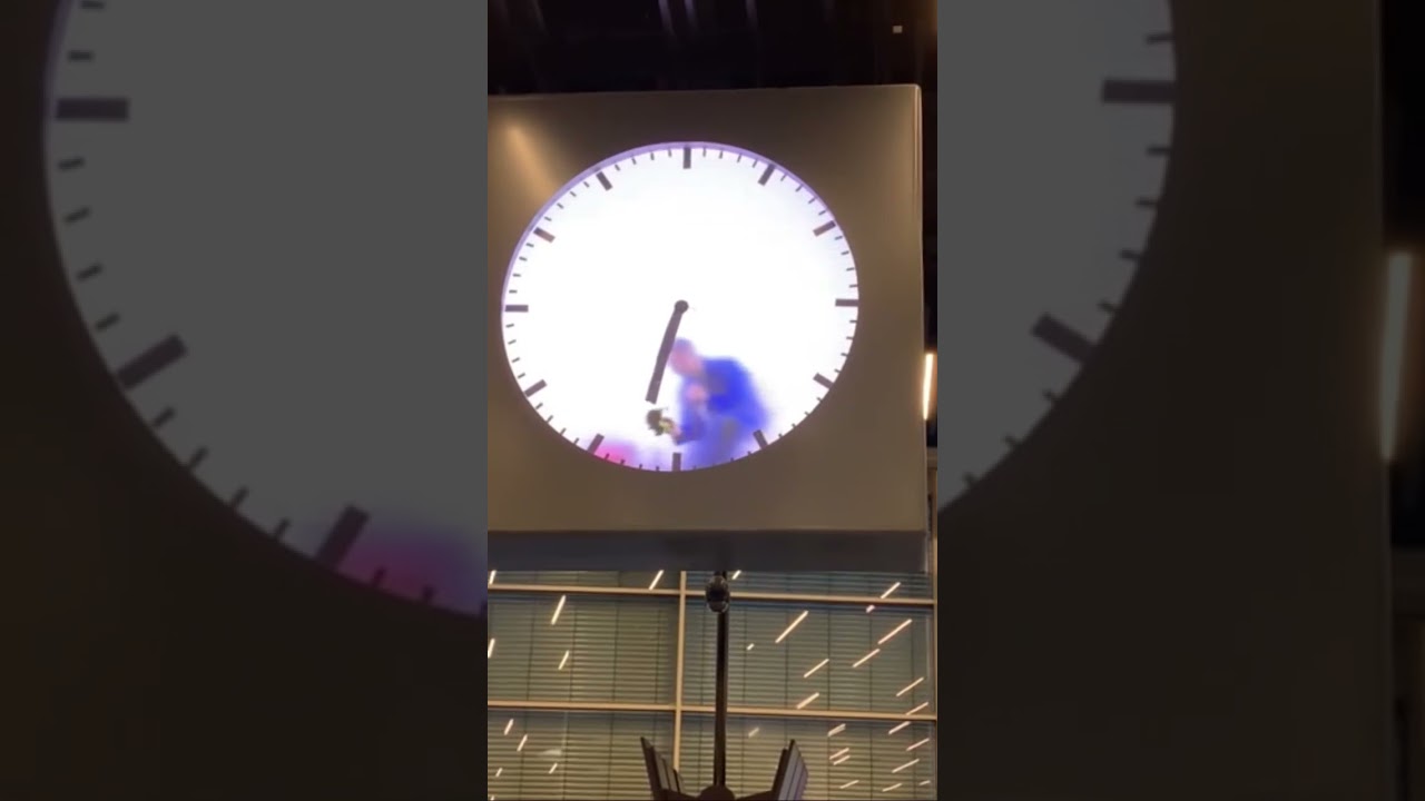 A Very Unique Clock At Amsterdam Schiphol Airport. - YouTube