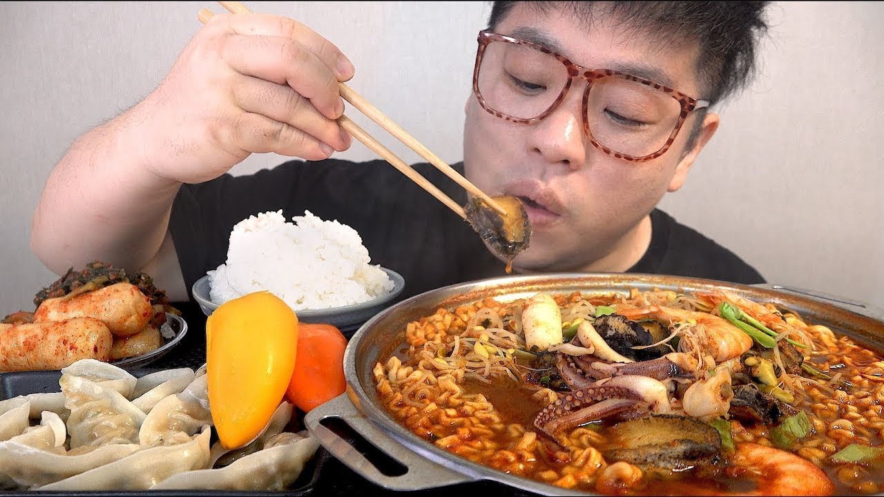 먹방 창배 #해물라 전복 오징어 새우넣고 해물라면 제대로 맛사운드 Seafood Ramen haemul ramyeon ...