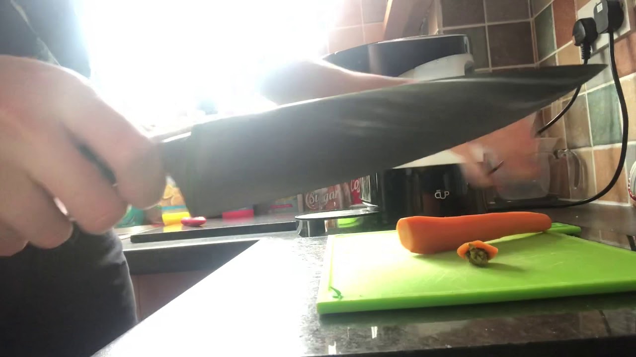 Cutting a carrot using the julienne cutting technique - YouTube