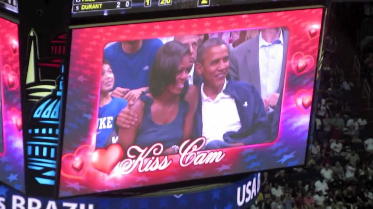 Michelle Obama And Barack Obama Kiss Cam
