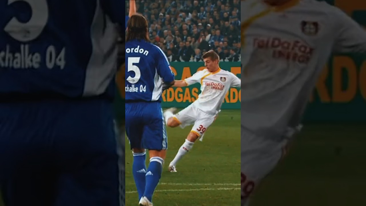 Toni cross shoot #footbal #shorts - YouTube