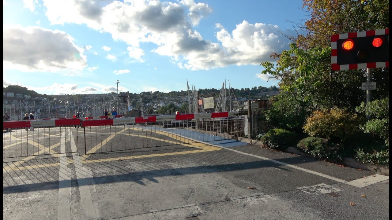 Kingswear Level Crossing - YouTube