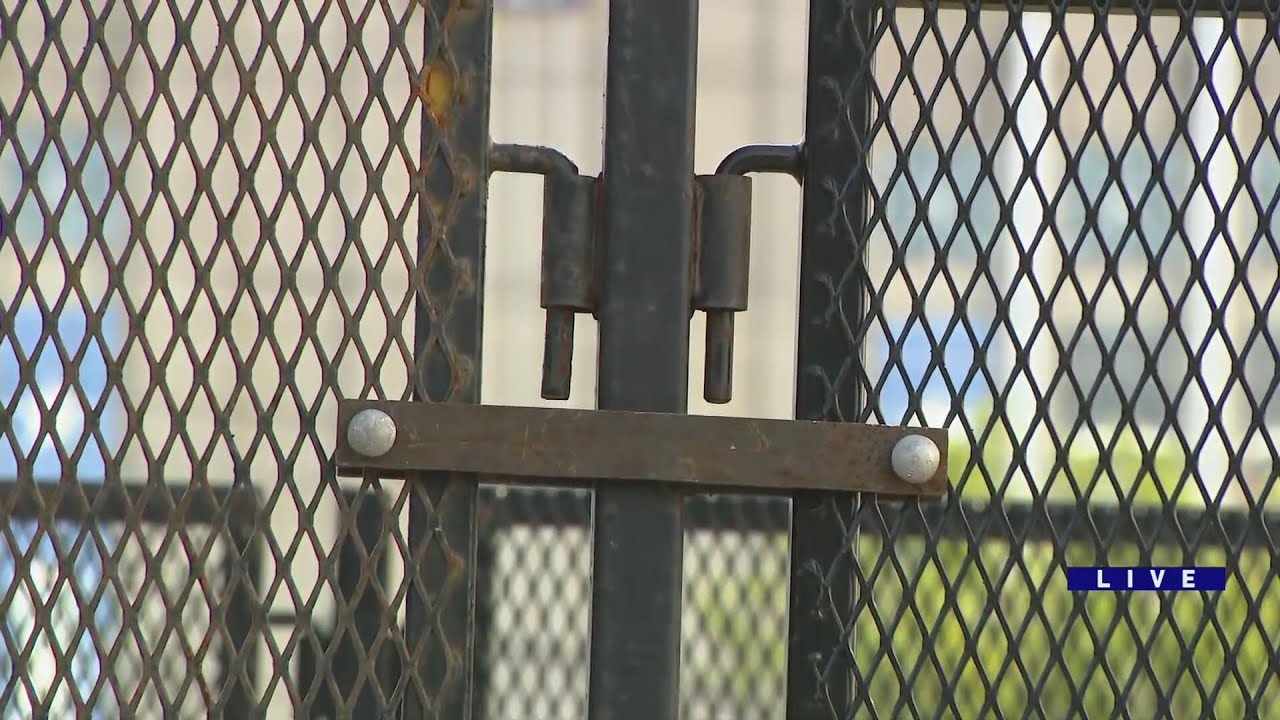Second layer of security fencing added outside United Center for Day 2 ...