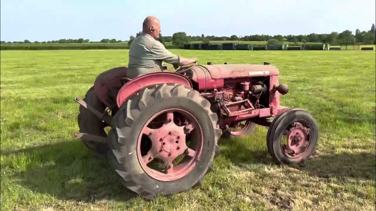 David Brown 25D Tractor, Entered into Auction - YouTube