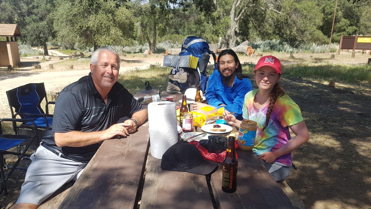 PCT #11 Trail magic - YouTube