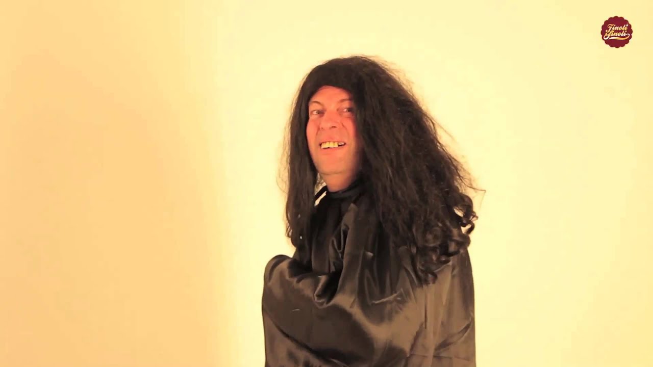 Manuk el hombre de la sonrisa de acero- Meriendas Braulio 1 - YouTube