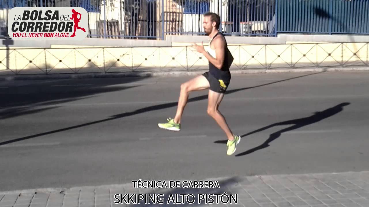 Técnica de carrera: Skipping alto pistón - YouTube