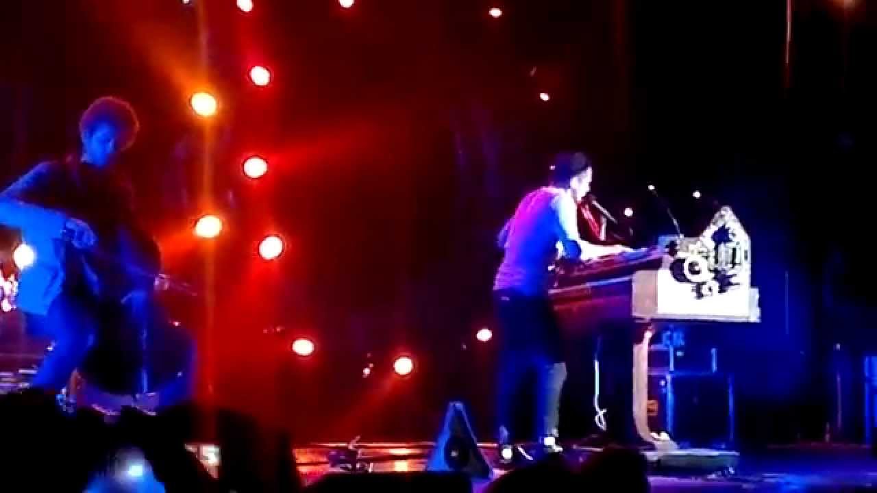 OneRepublic - Secrets (live) - YouTube