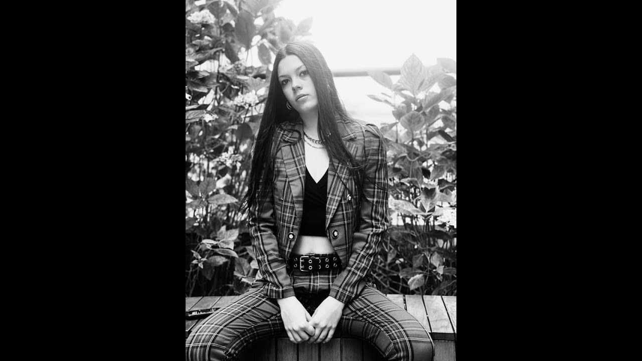 Courtney Hadwin : Keep the Monsters away. - YouTube