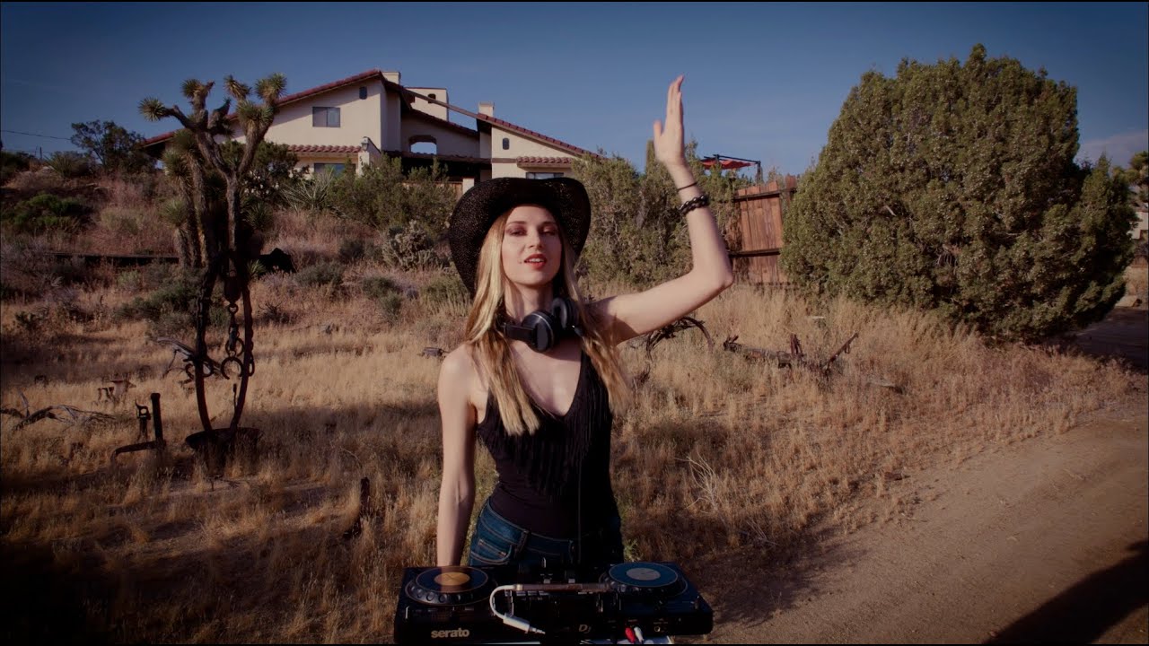Eliza May - Progressive House & Melodic Techno DJ Mix | Yucca Valley ...