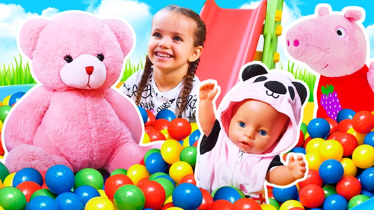 Las Mamás Y Sus Bebés Juegan En El Patio De Recreo Vídeos De Juguetes Youtube
