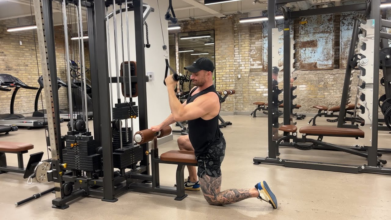 Half Kneeling Single Arm Lat Pulldown - YouTube
