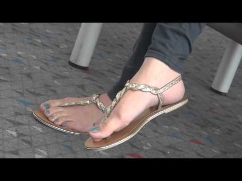 Candid Japanese Feet in Thong Sandals