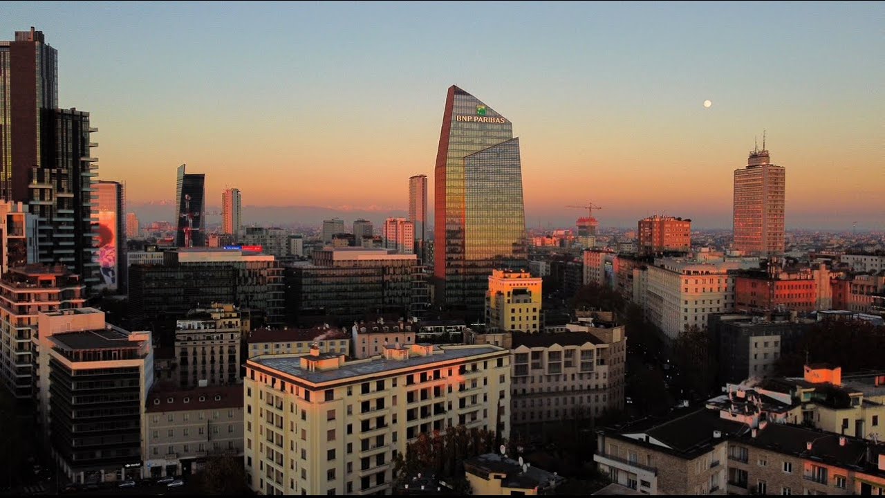 Milan city most beautiful sunset ( Tramonto più bello della città di ...