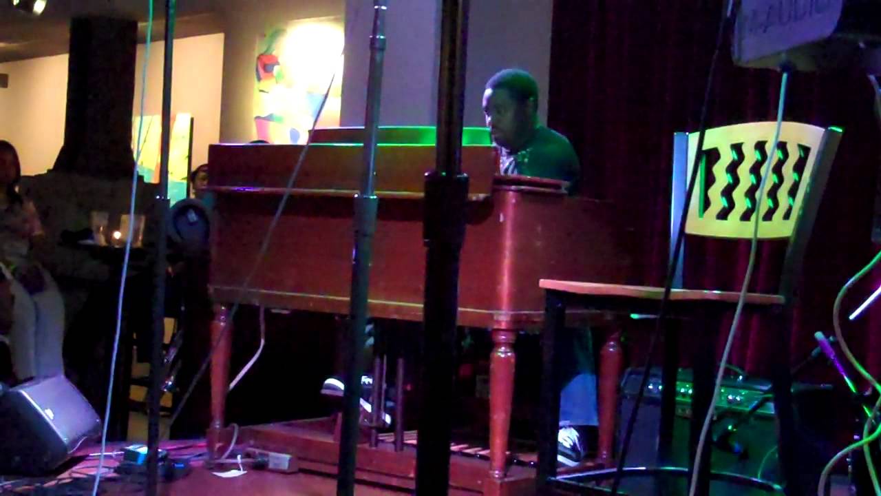 Troy Chambers - Gospel Groove Night 7/11/11 PART 1 - YouTube