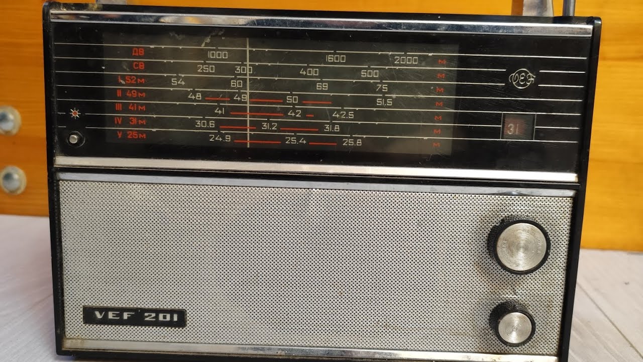 I fixed the VEF 201 radio receiver, a retro device built in 1969 - YouTube