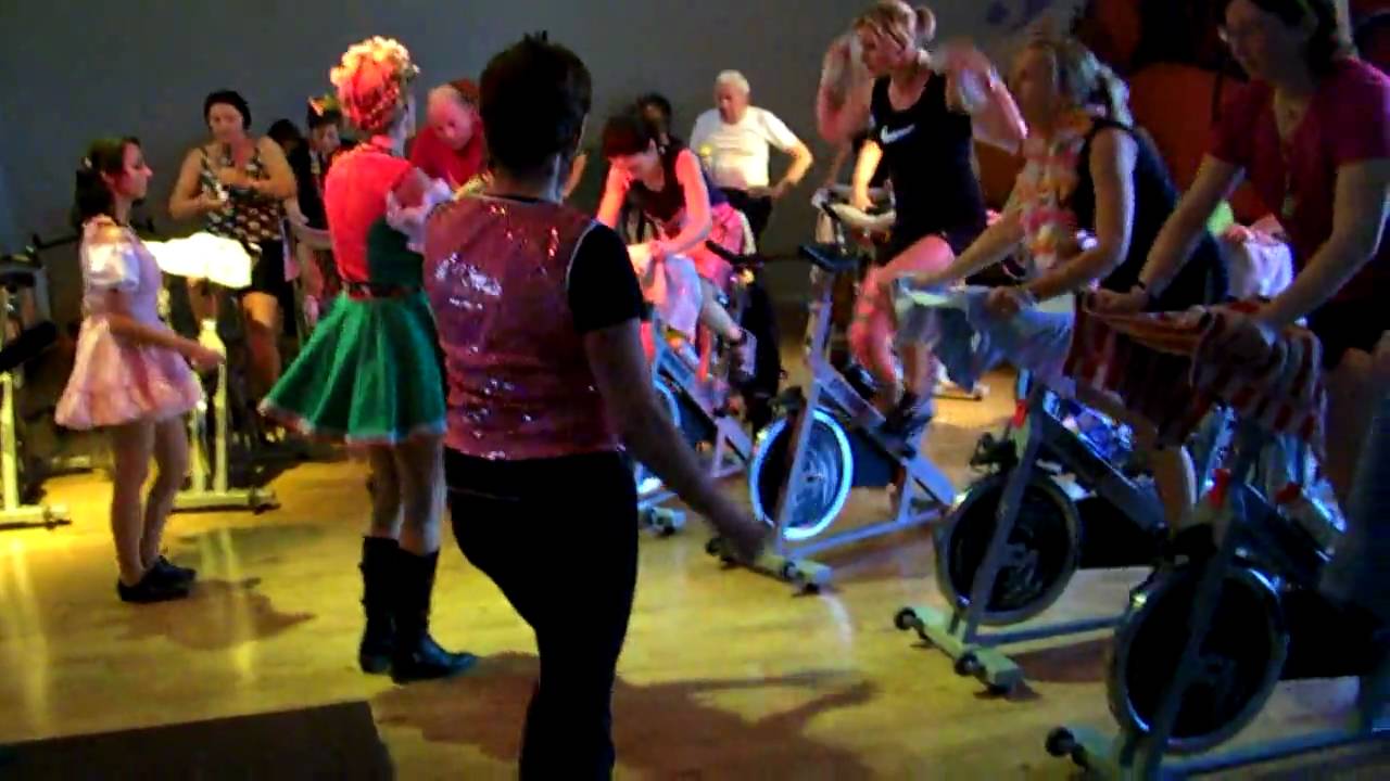 Spinning Zumba carnaval Asten - YouTube
