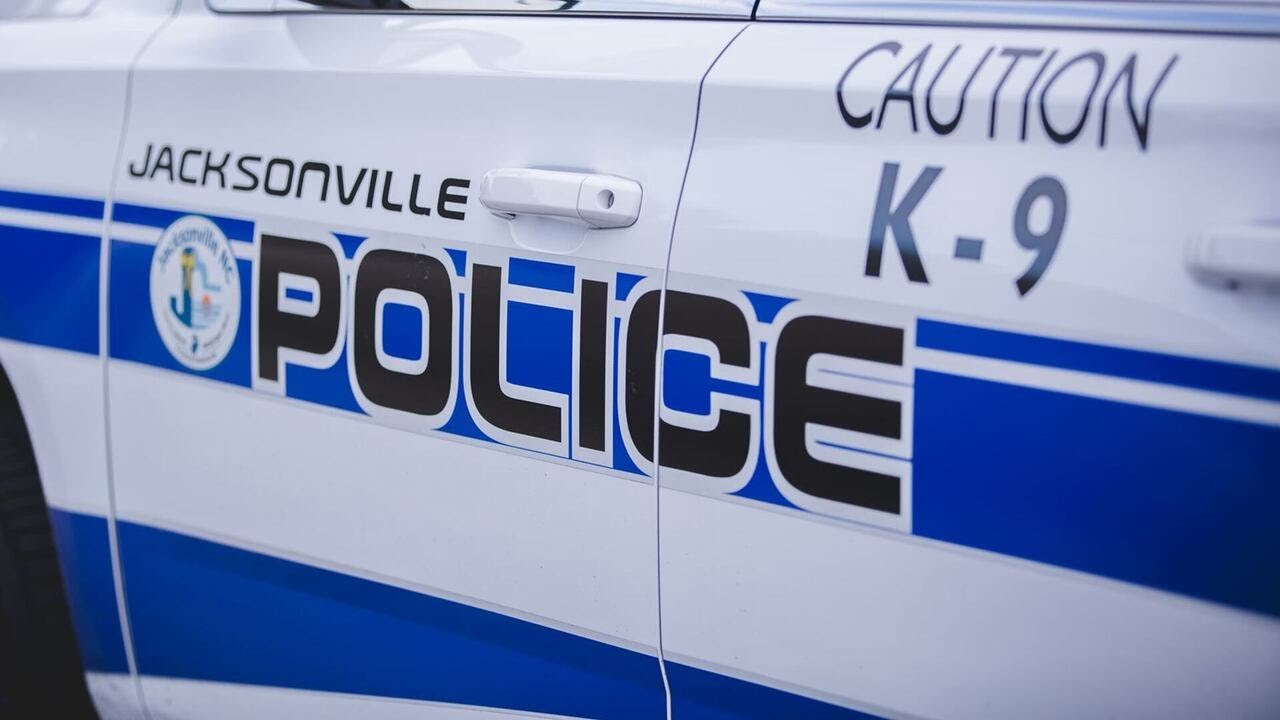 Jacksonville police begin using body cameras - YouTube