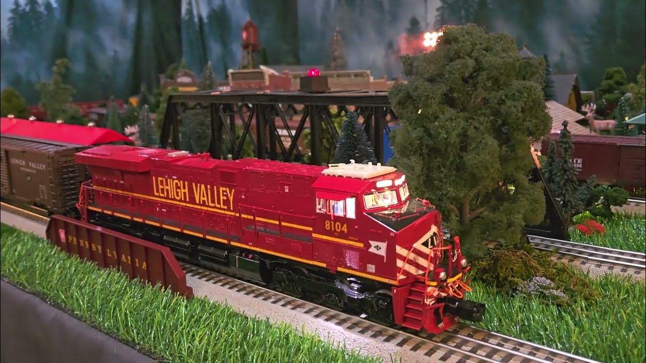 O Gauge - LV ES44 / EL GP9 / Penn GP30 Freight - YouTube