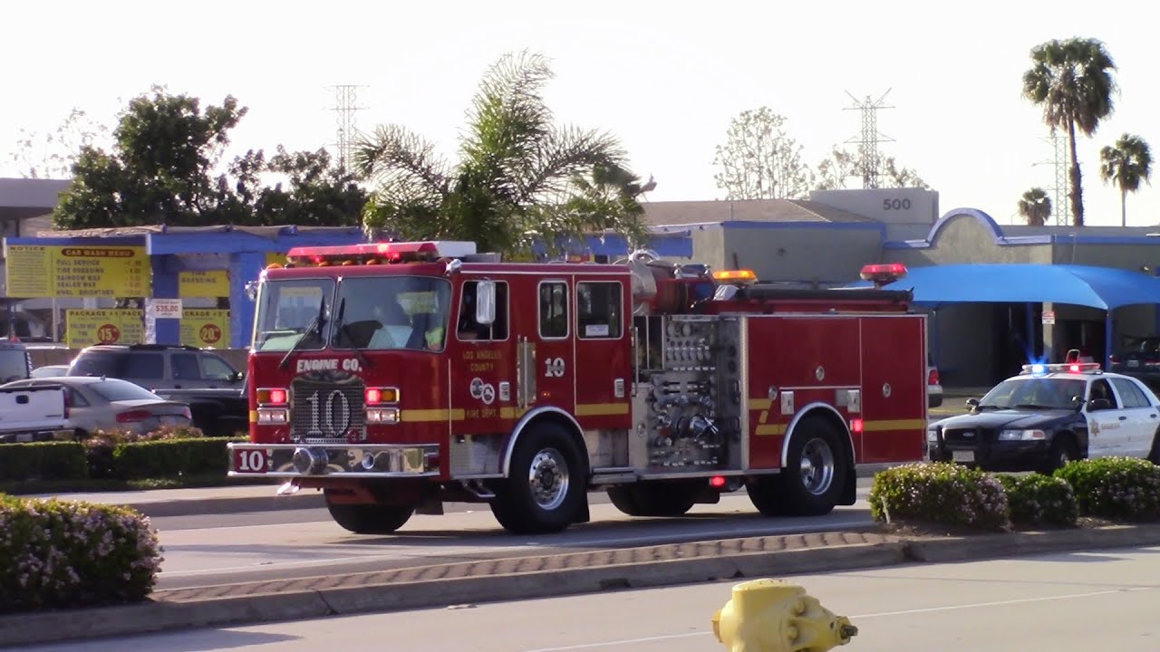 LACoFD engine 10 arriving on scene - YouTube