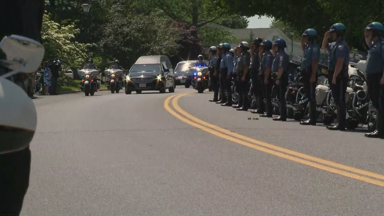 Hearse carrying Ofc. Amy Caprio arrives at Dulaney Valley Memorial ...
